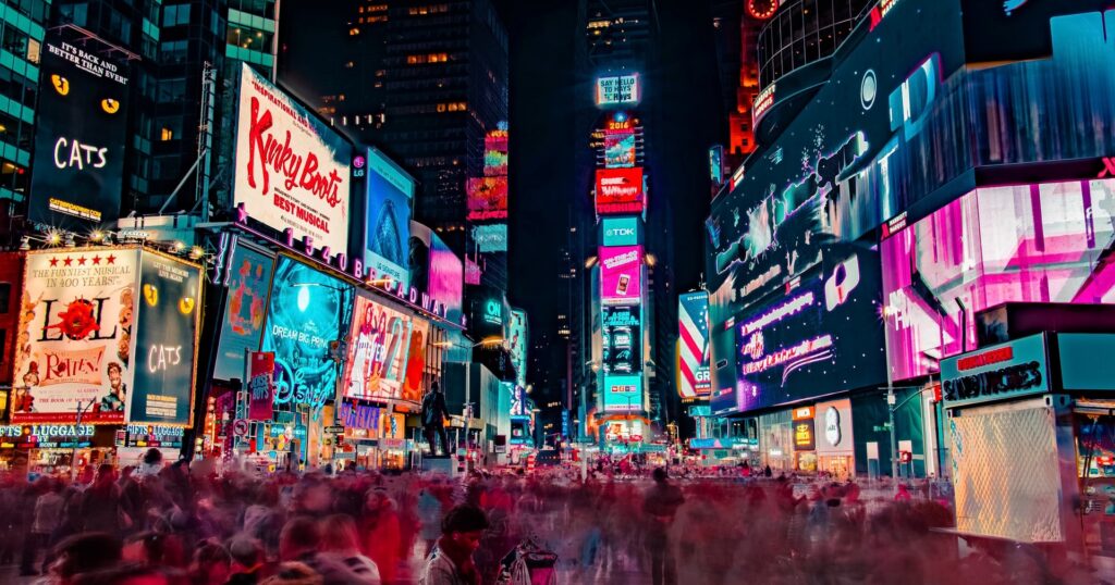 Tipos de Outdoor: Conheça os principais e suas funcionalidades