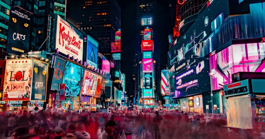 Tipos de Outdoor: Conheça os principais e suas funcionalidades